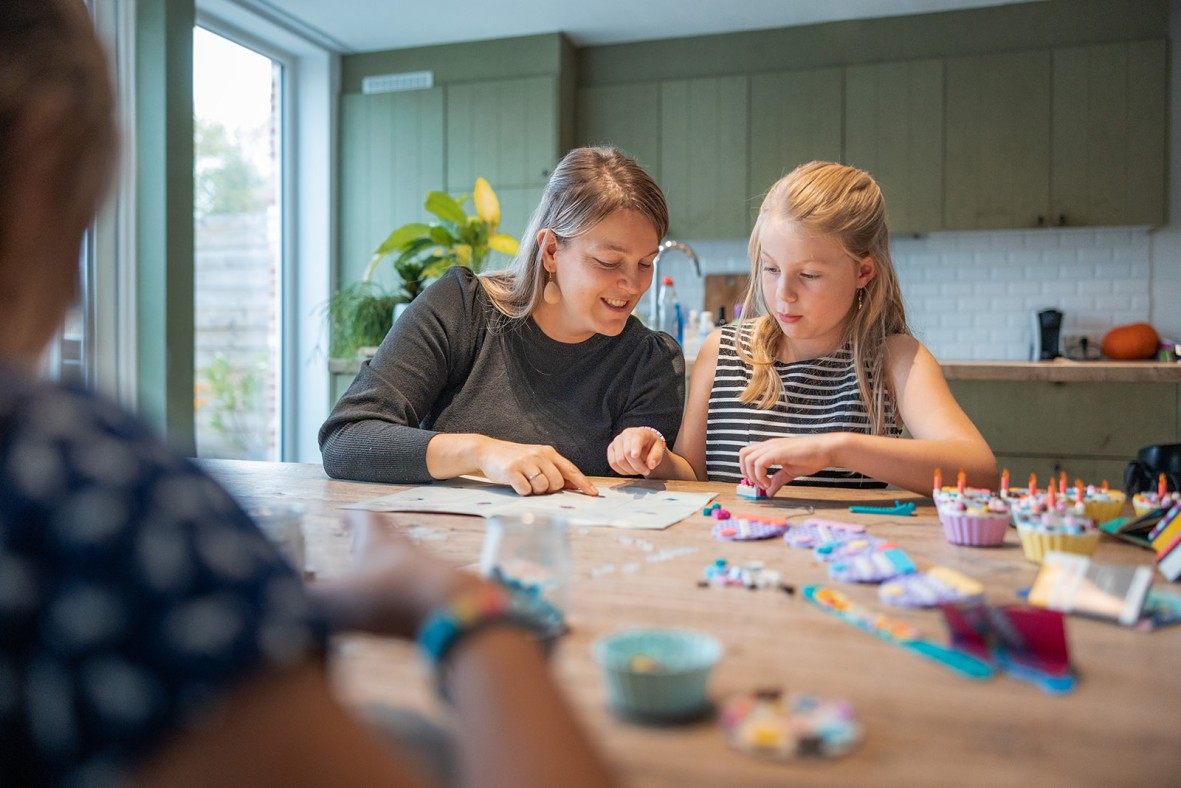 Knutselen met je kinderen zonder afval en rommel met LEGO DOTS
